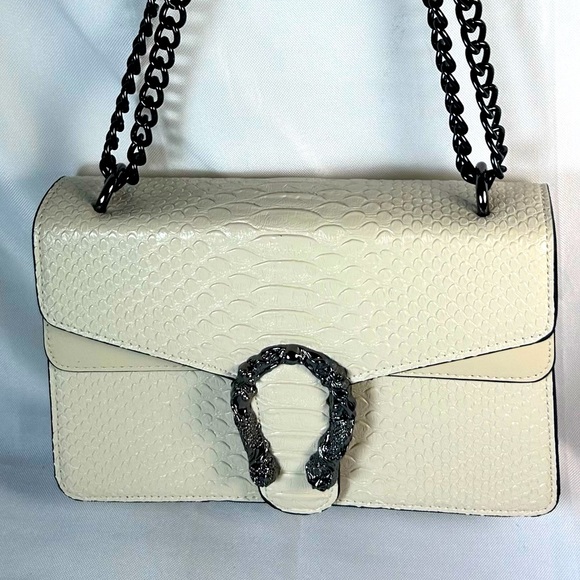 Deepmeow | Bags | Deepmeow Cream Color Vegan Leather Crossbody Chain ...